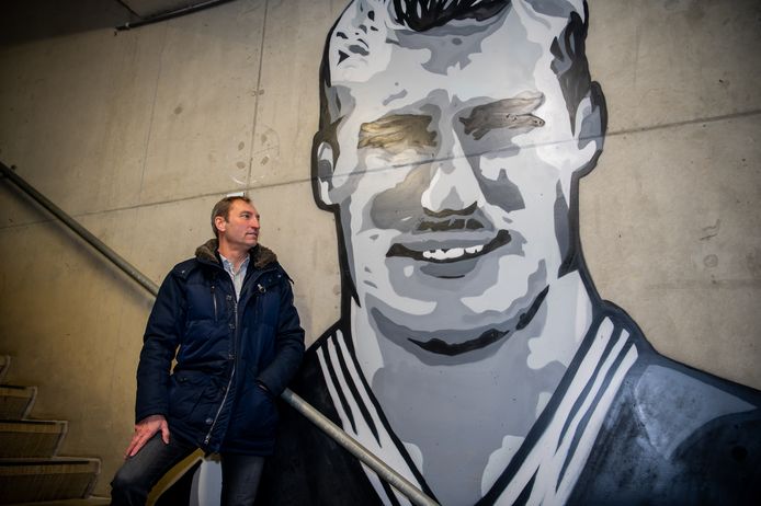 STVV eert iconen met muurschilderingen in tribune: “Deze tien spelers vormen de fundamenten van ...