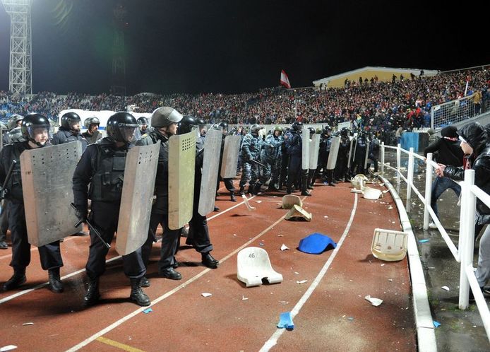 Nazisymbolen bij Russisch supportersgeweld | Buitenlands voetbal | AD.nl