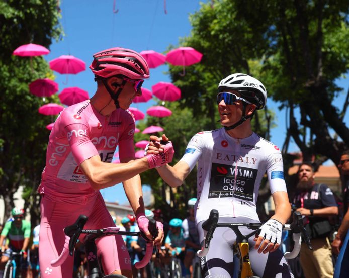 ANALYSE. Wiegt Pogacar zichzelf en de Giro in slaap, ten nadele van ...