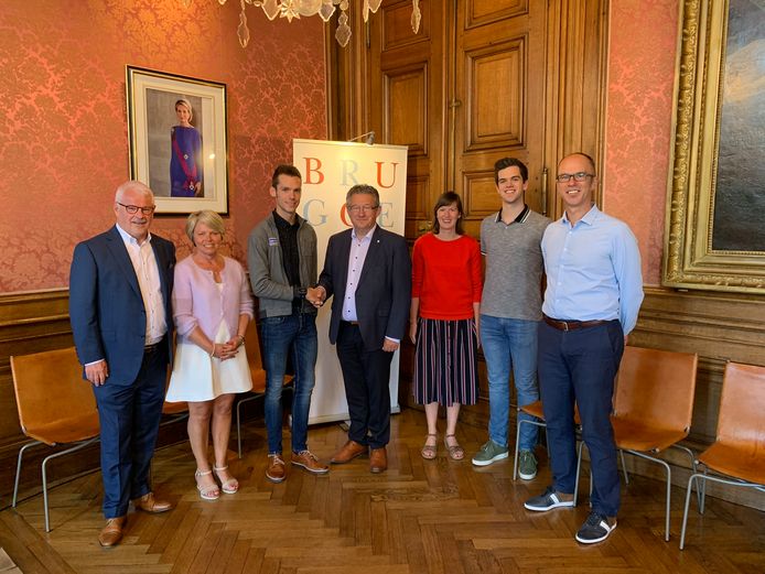 Louis Naeyaert als winnaar kwarttriatlon meteen ontvangen op stadhuis ...