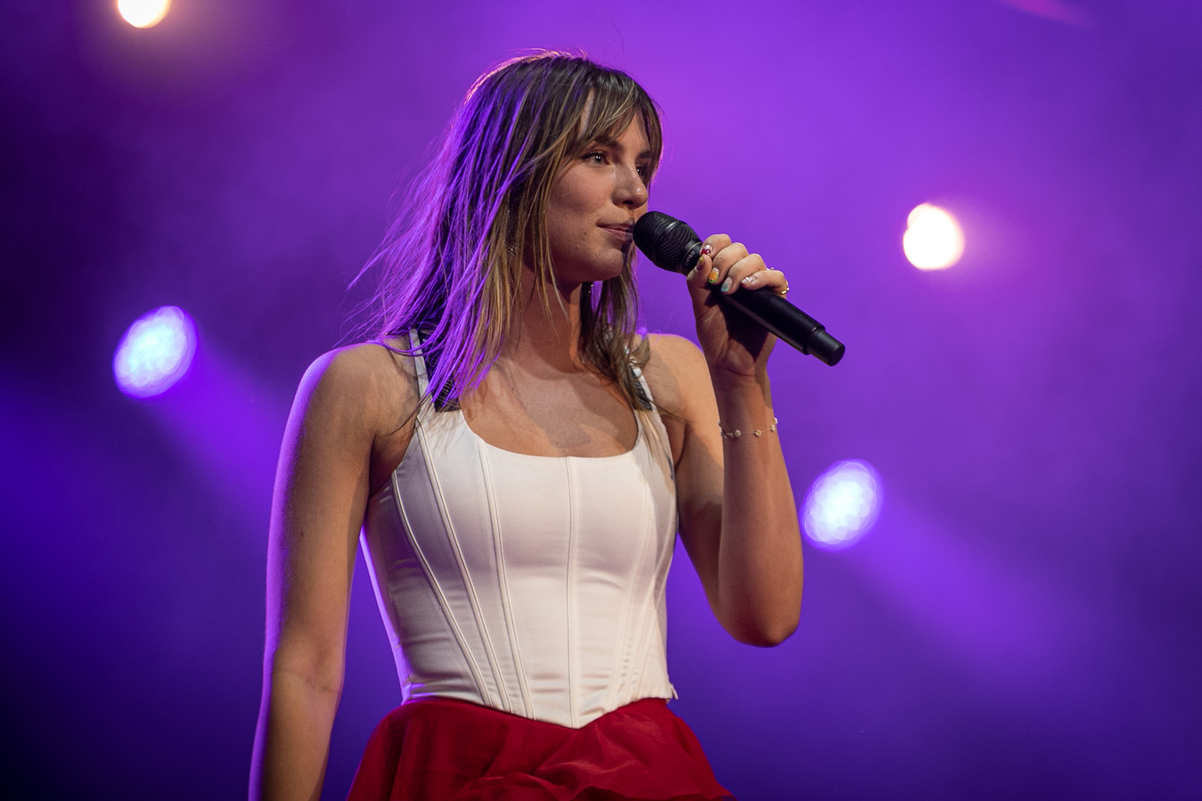 André kan ogen niet van Maan af houden en Dave wil relreporter worden ...