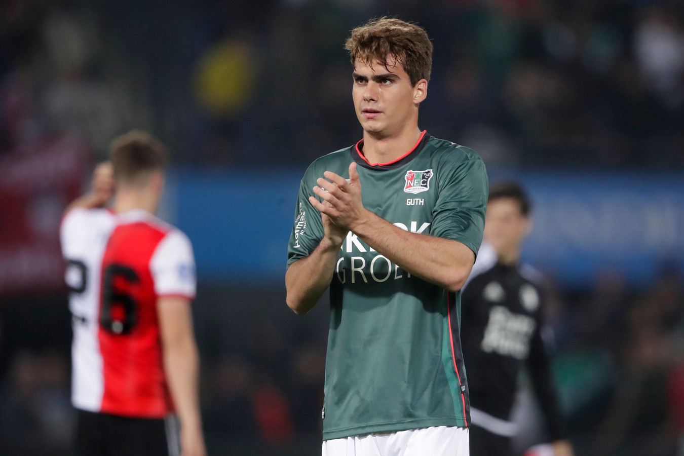 NEC-verdediger Guth krijgt tegen PSV eindelijk de kans: ‘Het is een ...