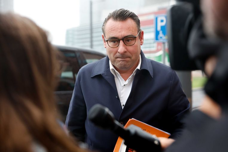 In de rechtszaal schreeuwt Richard de Mos de frustratie haast van zich af