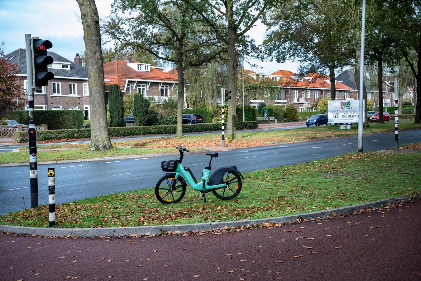 ‘Deelfietsen en -scooters, zijn ze wel een succes?’ | Foto ...