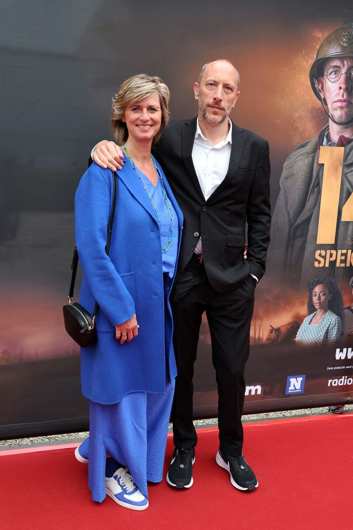 IN BEELD. Maureen Vanherberghen voor het eerst met babybuik op de rode ...