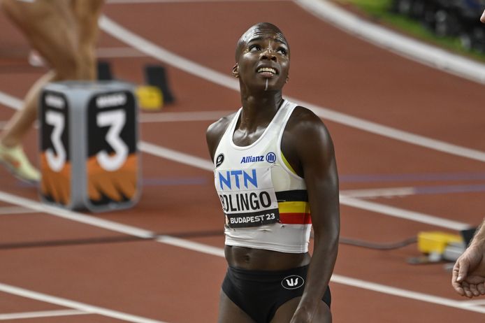 Het verhaal achter de witte streep op haar gezicht waarmee Cynthia ...