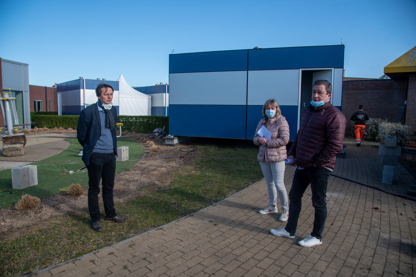 Personeel en bewoners nog meer in afzondering na twee nieuwe ...