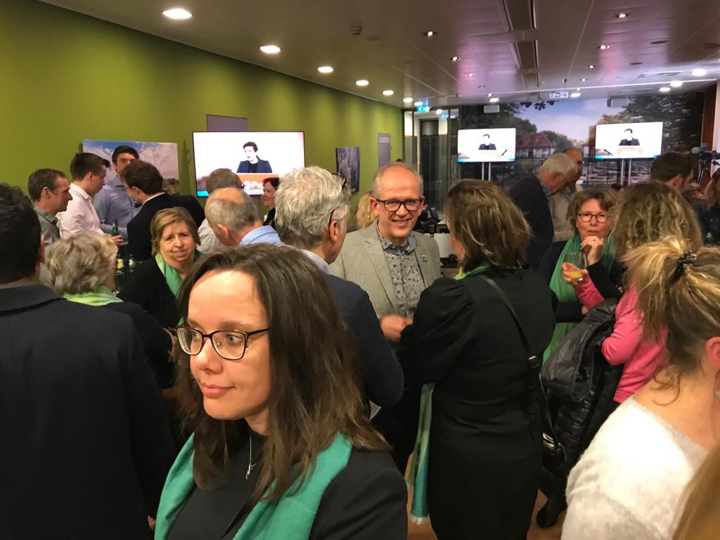 Aardverschuiving in Winterswijk: Tom van Beek met Voor Winterswijk is ...