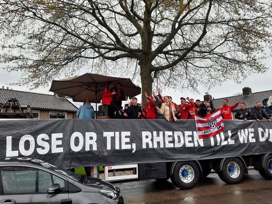 Kroon op het werk voor trainer John Farkas: SC Rheden pakt de titel en ...