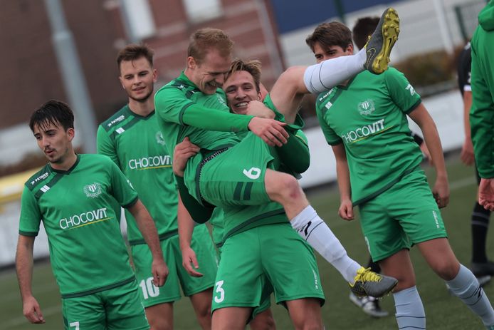 Gert Adriaens en HO Veltem gaan in de tweede helft op en over Sp ...