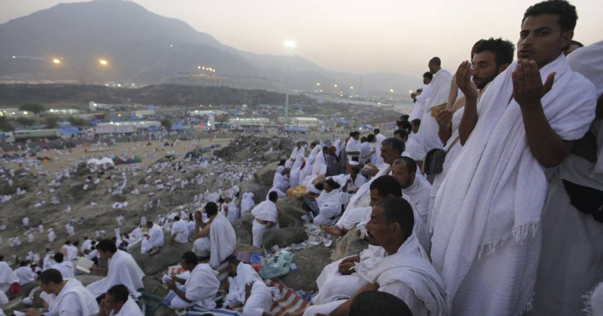 Moslims bidden massaal op berg Arafat | Buitenland | hln.be