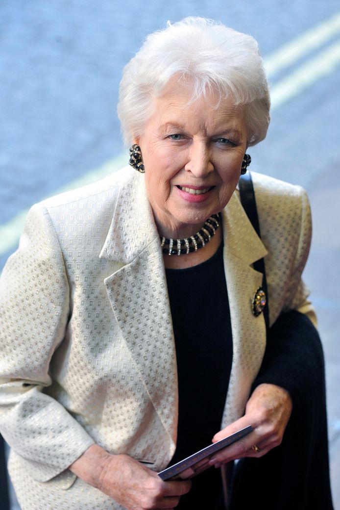 ‘Absolutely Fabulous’-actrice June Whitfield (93) overleden | Showbizz ...