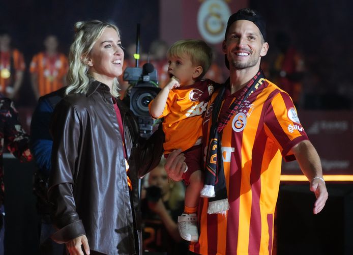 Dries Mertens nu ook officieel jaartje langer bij Galatasaray, dat ...