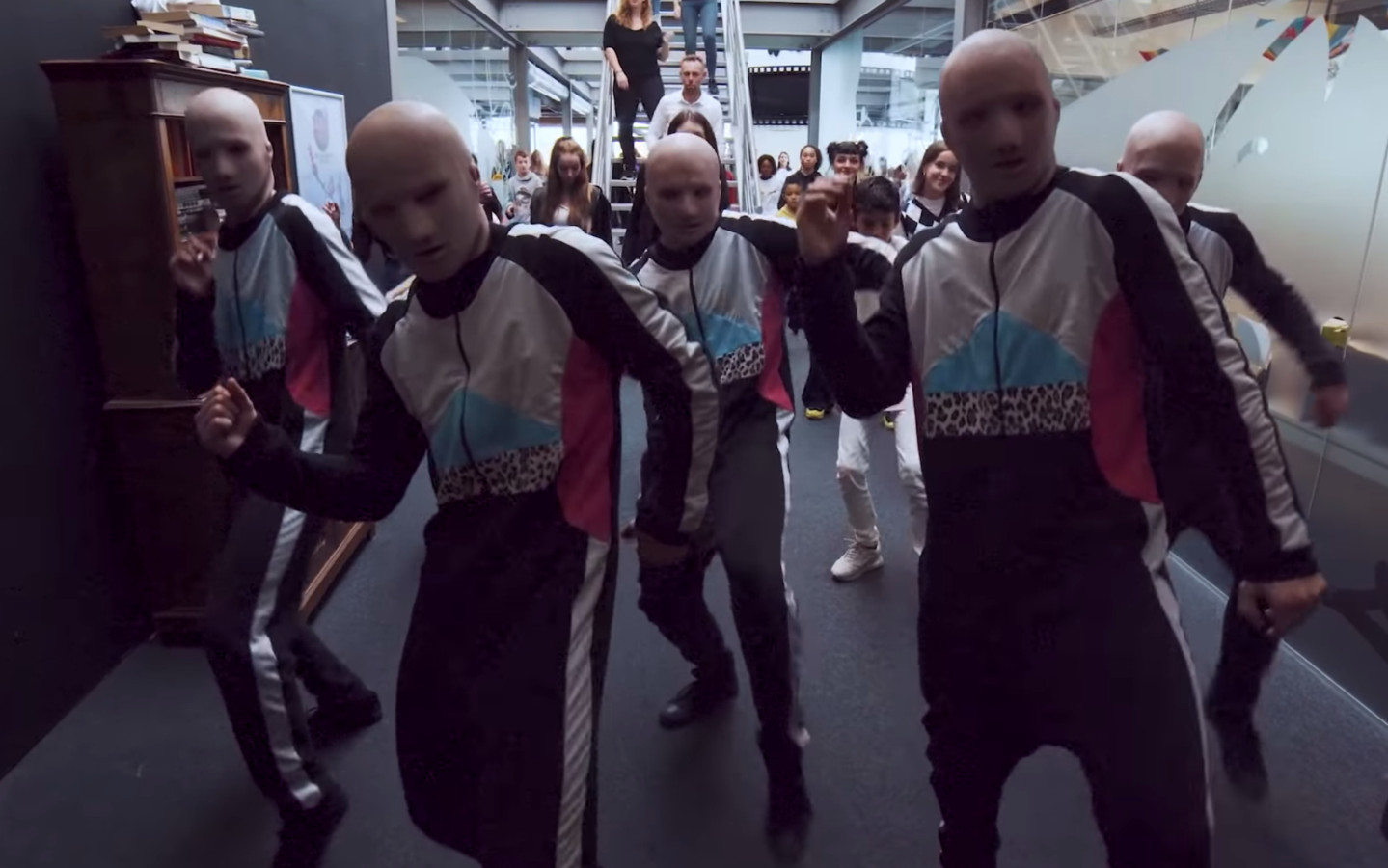 Baba Yega organiseerde grootste ‘Jerusalema’-challenge van België ...