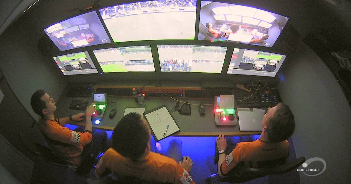 Met een mondmasker in het VAR-busje? | De Krant | hln.be