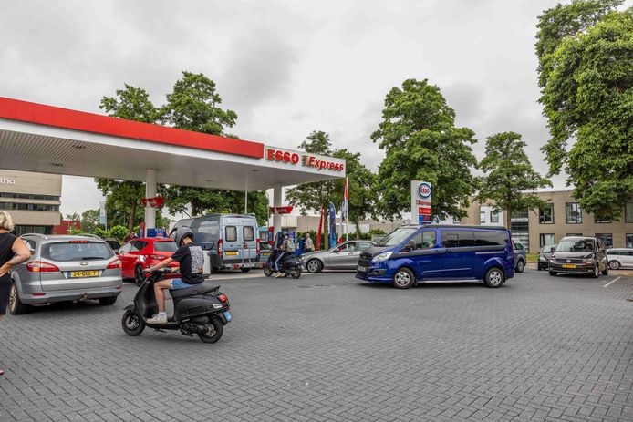 Benzinestress bij Zeeuws tankstation: ‘ Dit heb ik nog nooit zo meegemaakt’ | Goes | AD.nl