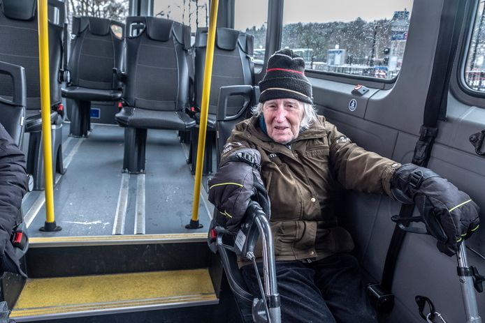 Boodschappen doen met de buurtbus in Molenhoek is uitkomst voor ‘bijna ...