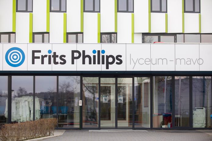 Rector Frits Philips Lyceum roept kabinet op af te zien van eindexamen ...