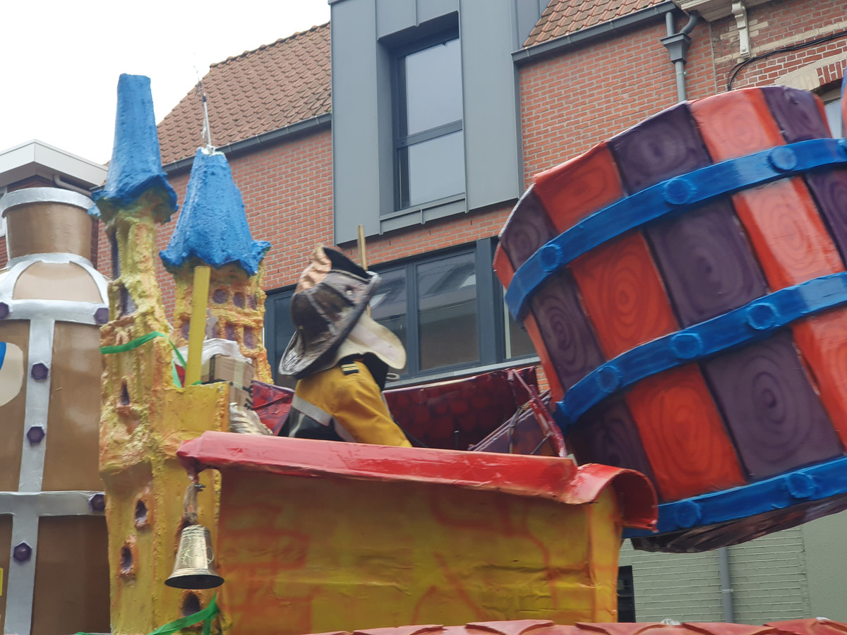 IN BEELD. Carnavalsstoet in Ossenkoppenstad | Foto | hln.be