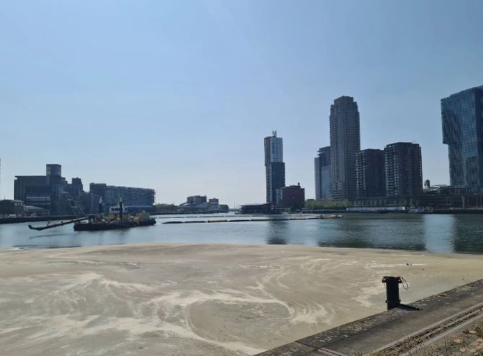 Politie waarschuwt om niet al op stadsstrand te komen: ‘Enorm ...