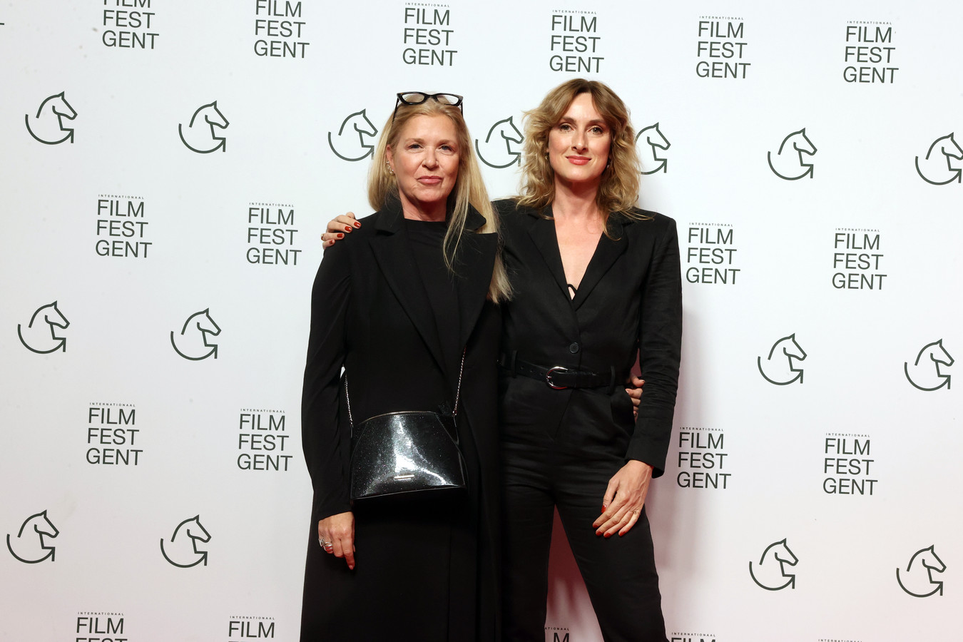 IN BEELD. Vlaams mediaminister Benjamin Dalle toont z’n selfiekunsten ...