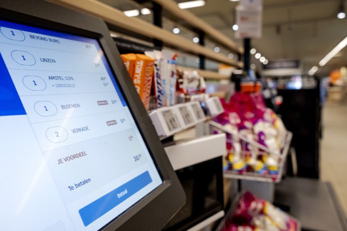 Contant betalen bij de zelfscankassa: het kan vanaf morgen bij deze ...