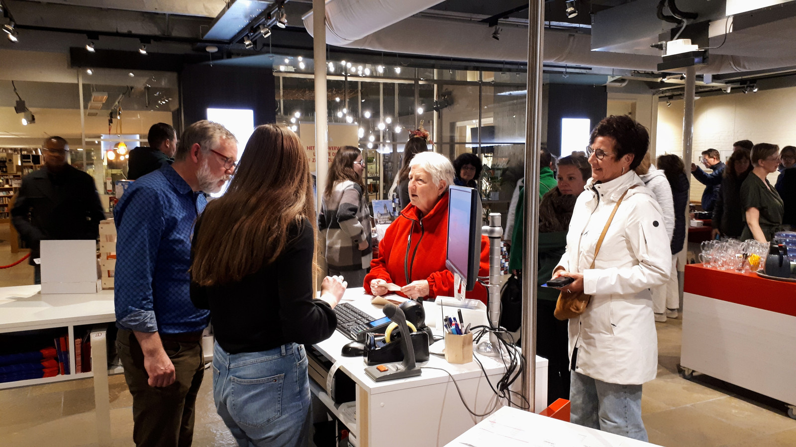 Midden in de nacht naar de winkel voor hét boek van het jaar: ‘Ik begin ...