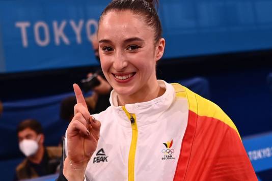 GOUD! Nina Derwael, die goud voelde aankomen, kroont zich tot olympisch ... GOUD! Nina Derwael, die goud voelde aankomen, kroont zich tot olympisch ...