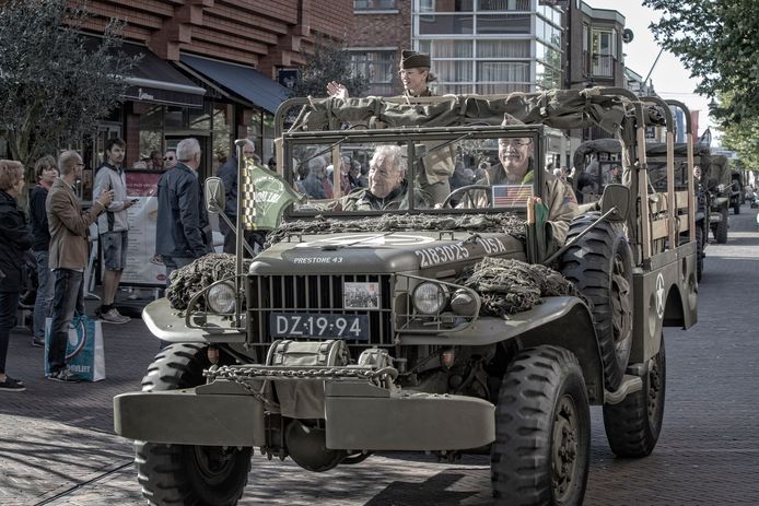 Alphense bevrijdingsoptocht met legerwagens groter dan ooit: ‘Wel 48 ...
