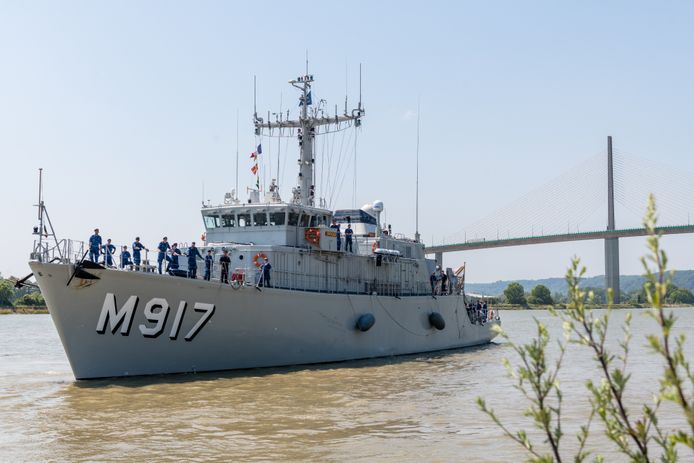 Peterstad Genk viert nieuwe commandant op mijnenjager M917 Crocus ...