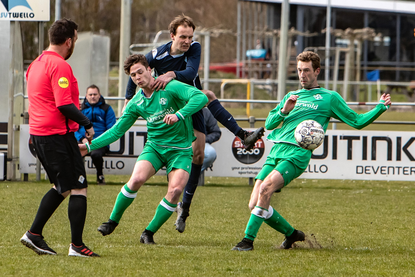 Wie volgt het voorbeeld van Rohda Raalte? Twello, AZC en Holten kunnen ...