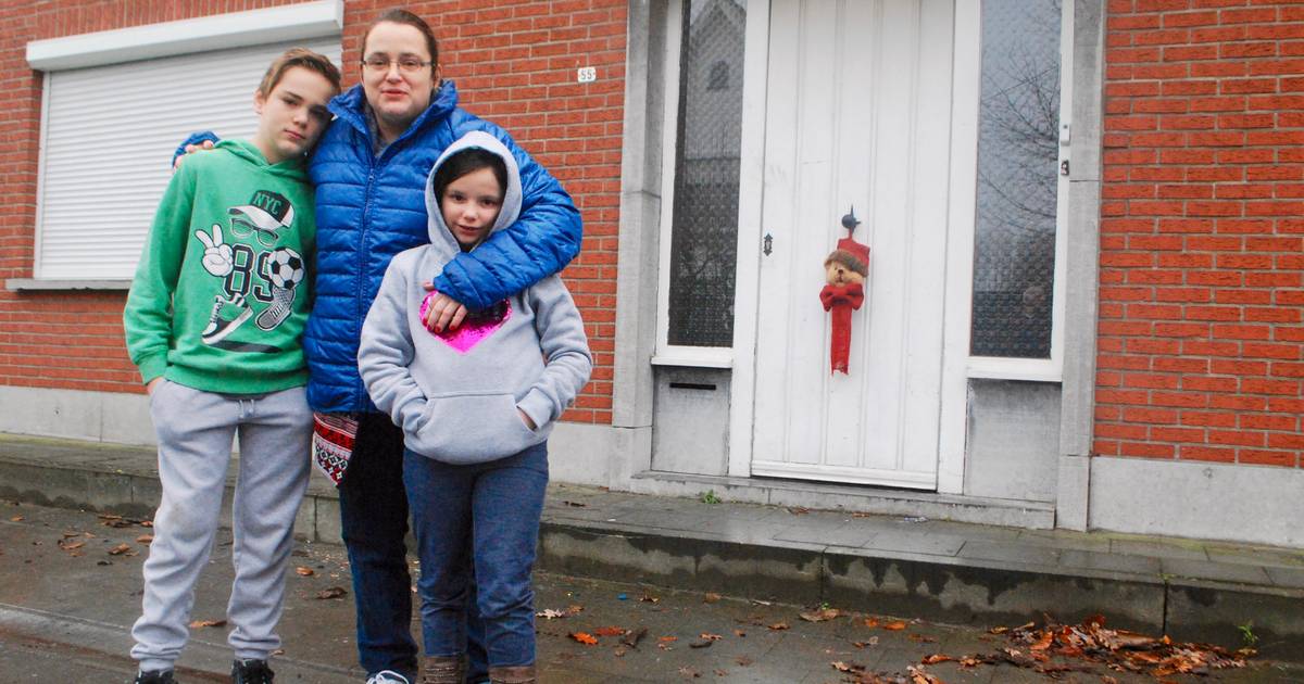 Lars (11) merkt rook op en helpt mama, zus en stiefpapa uit brand ...