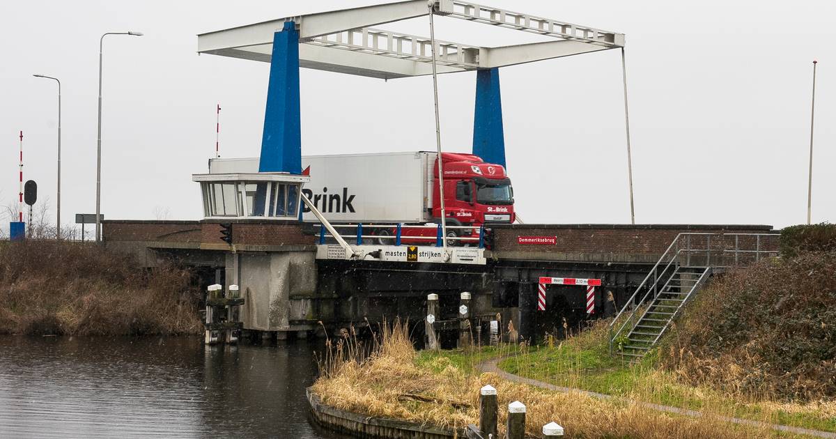 Nieuwe Demmeriksebrug moet ook beweegbaar zijn voor goede ...