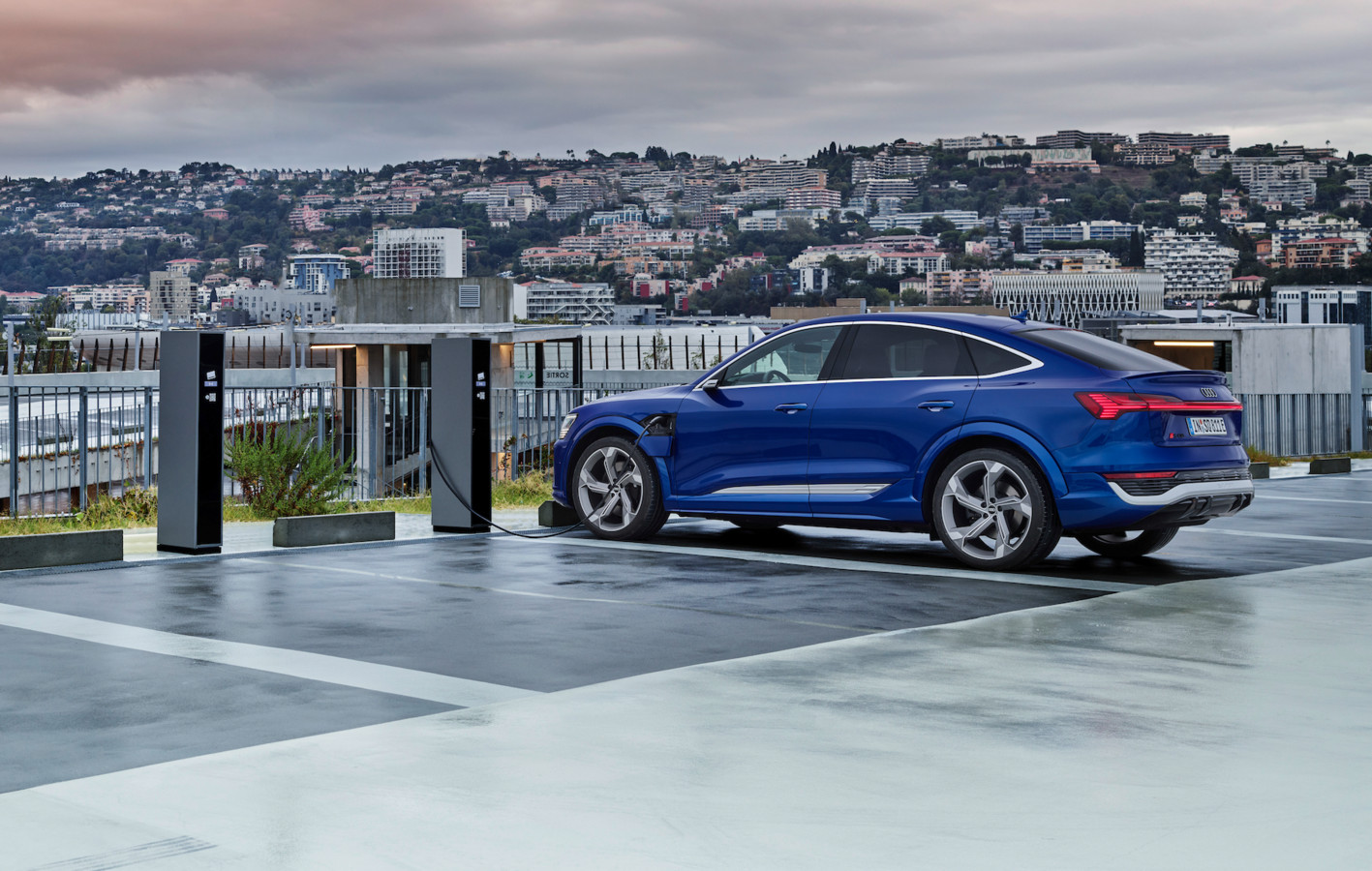 Audi vernieuwt elektrische top-SUV: veel meer rijbereik en een andere ...