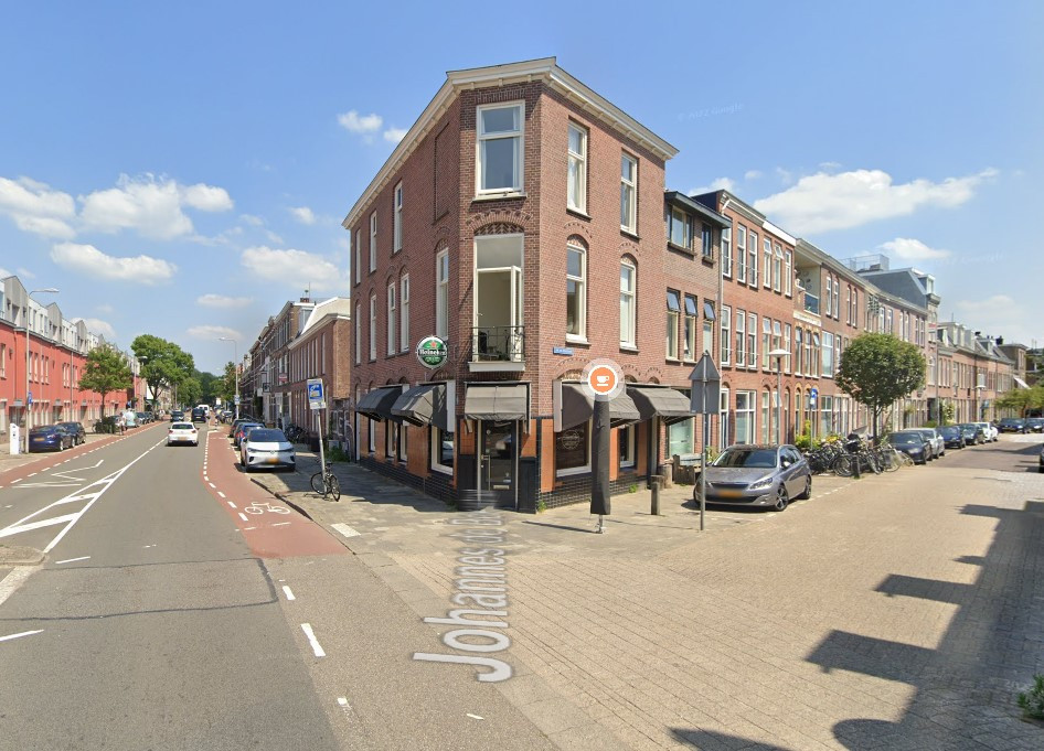 Bas, Chris en Domien van ‘Man man man, de podcast’ kopen kroeg in ...
