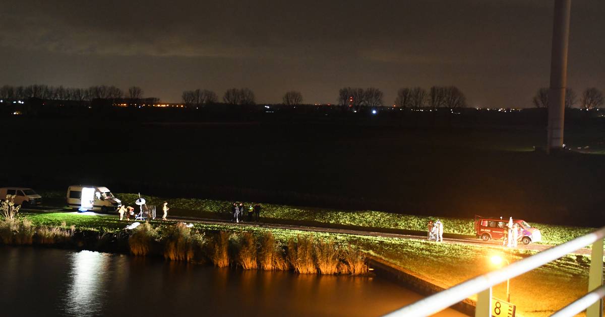 Twee lichamen gevonden bij Schelde-Rijnkanaal bij Rilland in Zeeland ...