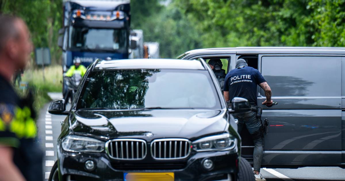 Vijf arrestaties bij politie-actie, gewonde door politiehond | Alphen aan den Rijn | AD.nl