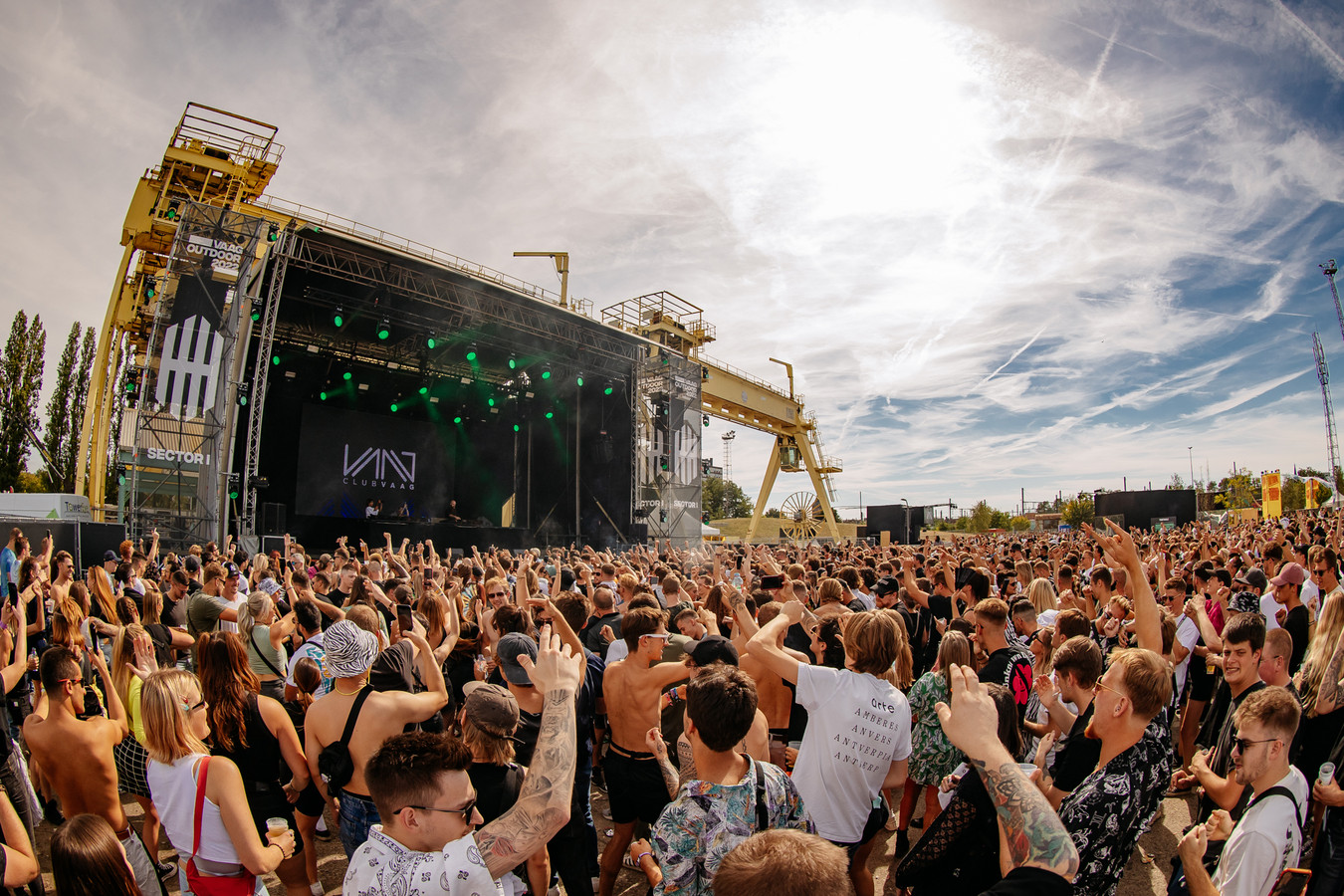 Antwerpen beleeft ábsoluut feestweekend: Vaag Outdoor én Fire is Gold ...