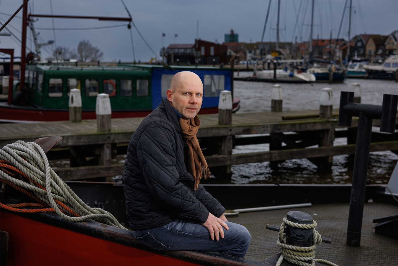 Nieuwe thriller van Hans Faber is te heftig voor Urk en ligt er daarom ...