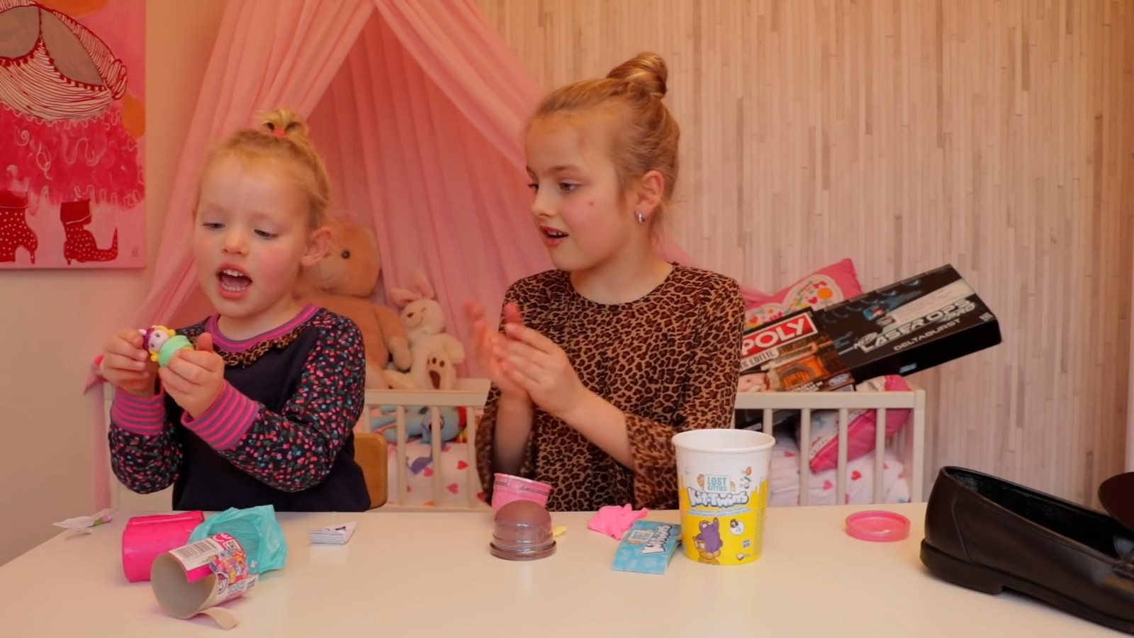 De Zoete Zusjes zijn een hit op YouTube en maken van moeder Hanneke (41 ... De Zoete Zusjes zijn een hit op YouTube en maken van moeder Hanneke (41 ...