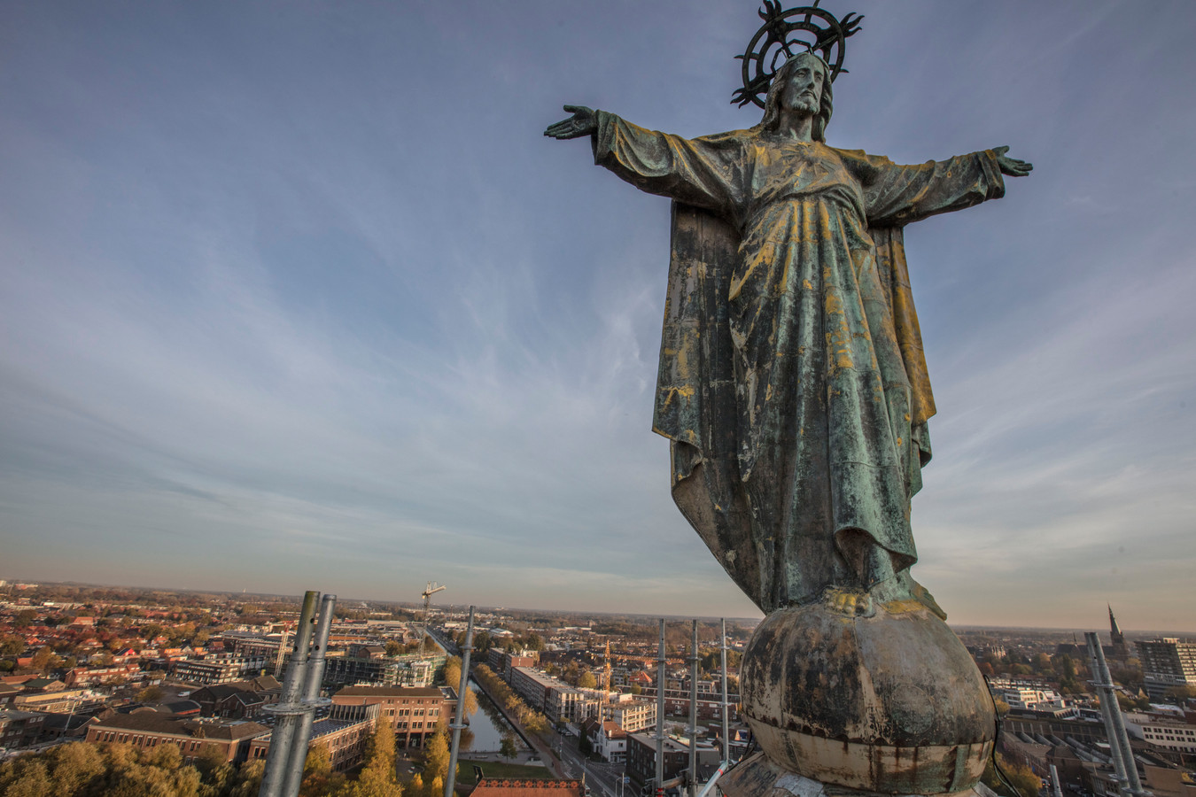 Nederig aan de voeten van Jezus Waaghals op Paterskerk Eindhoven | Foto ...