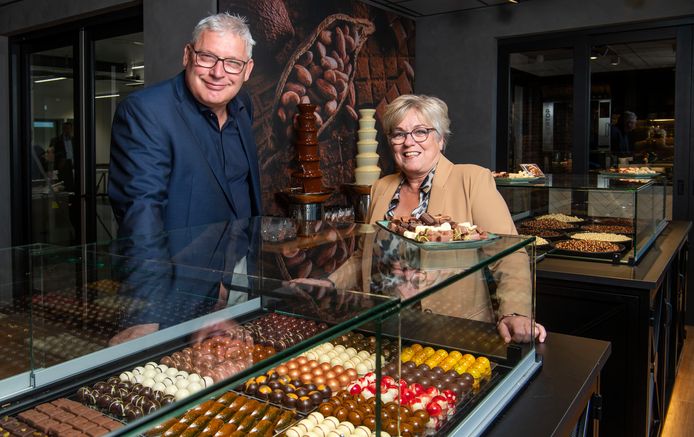 Bakker Nollen herrijst in Hengevelde uit de as met chocoladelijn | Hof ...