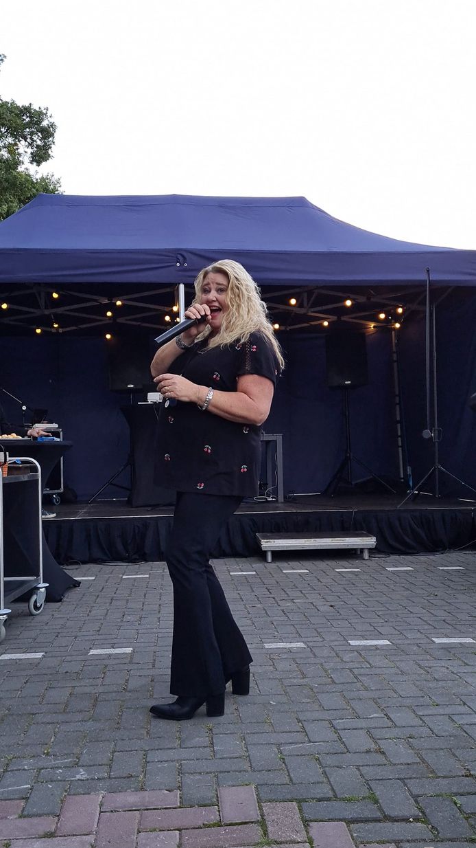 Leger Des Heils Viert Burendag In Enschede Met Muziek Karaoke En
