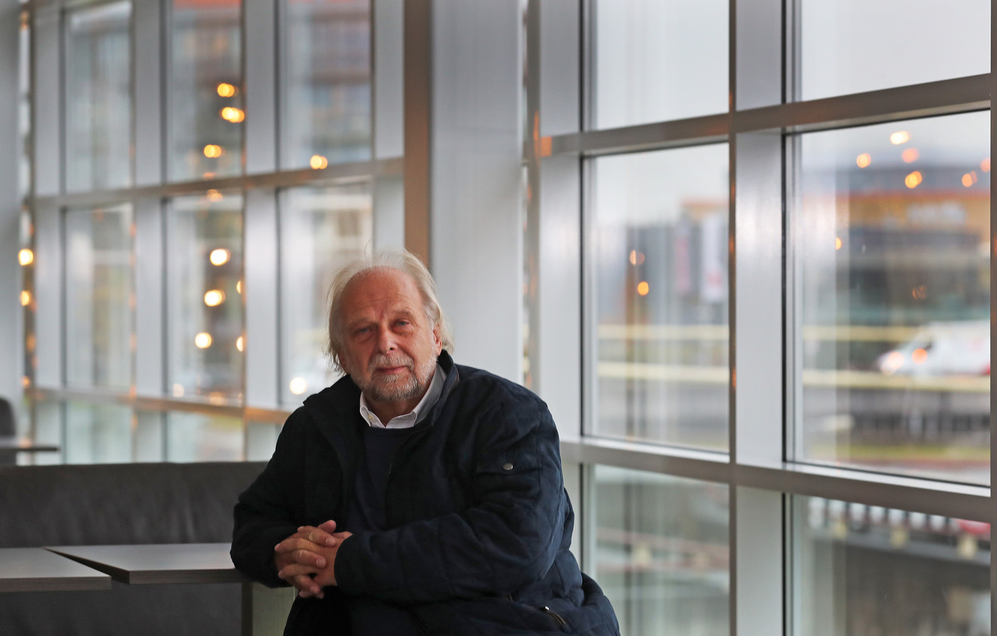 'Ik ben 'n kleine jongen op deze grote expositie' | Foto | AD.nl