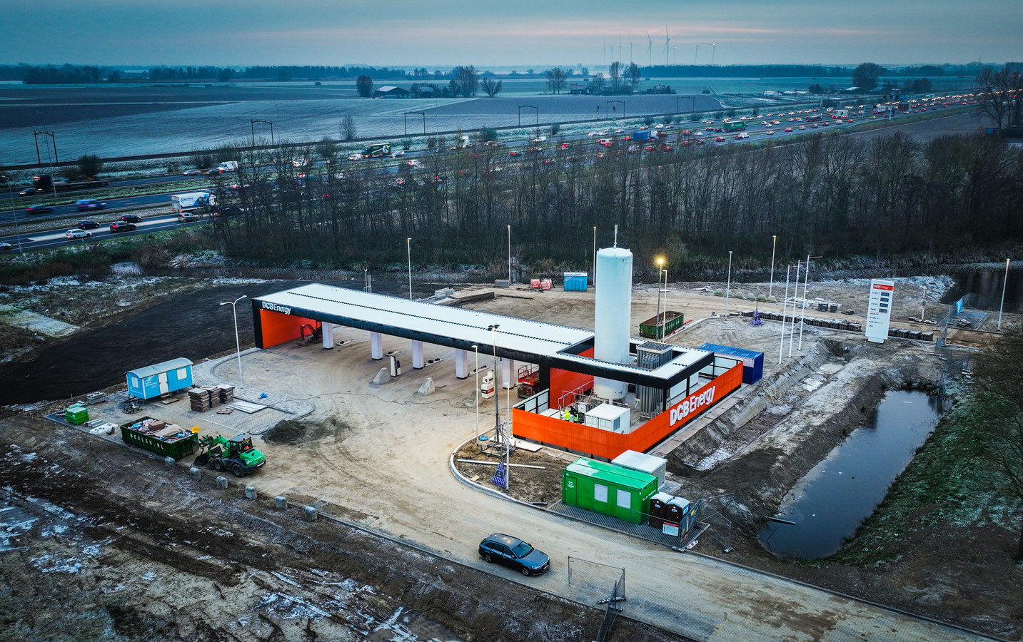 Nieuw tankstation langs A16 omvat alle brandstoffen en komt met ...