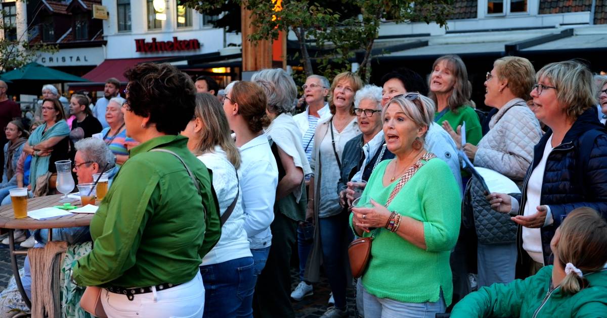 Uit volle borst meezingen met ‘natte’ klassiekers op Terneuzense Markt ...