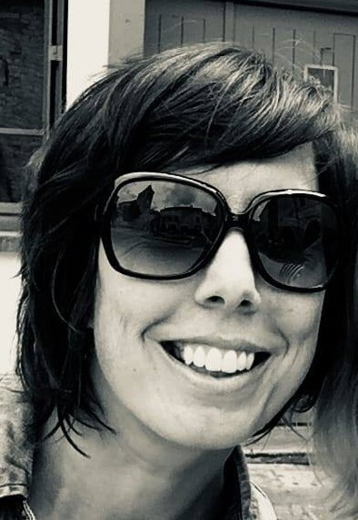 Stefanie zocht ‘knappe kerel’ uit Colruyt met opvallende flyer, maar die blijkt getrouwd | Foto ...