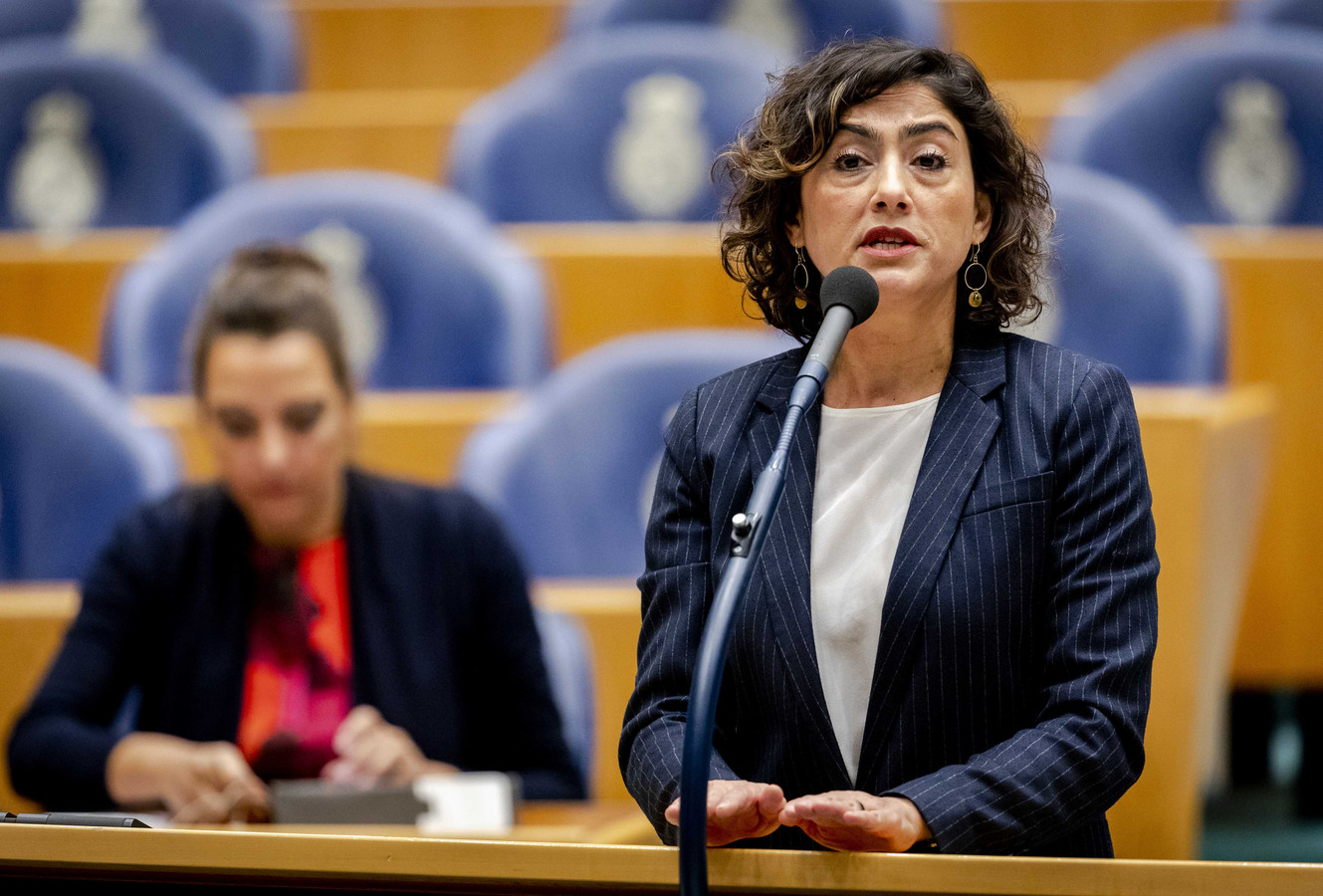 Sadet Karabulut (SP) verlaat Tweede Kamer na verkiezingen | Foto | AD.nl Sadet Karabulut (SP) verlaat Tweede Kamer na verkiezingen | Foto | AD.nl