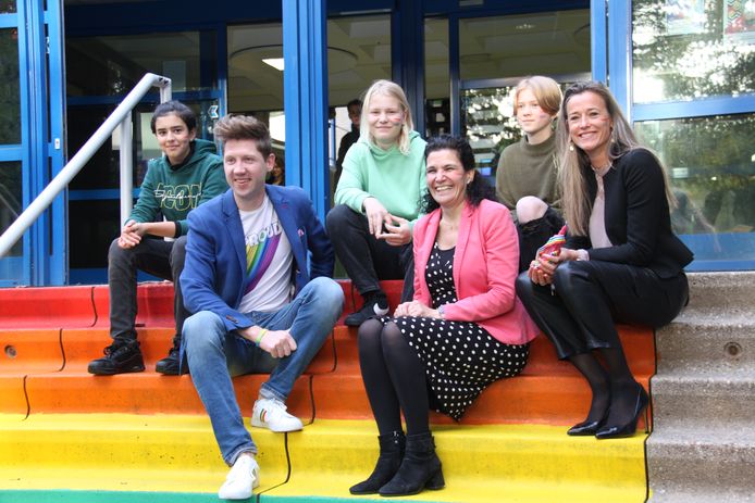 Amersfoortse Berg heeft als eerste school een regenboogtrap ...