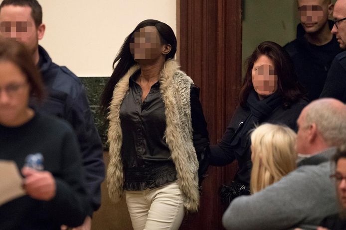 VERMOORDE ONSCHULD. Drie kinderen blijven in brand door wraakzuchtige ...